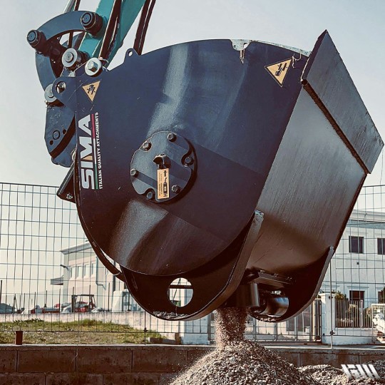 Godet malaxeur à béton pour engin hydraulique