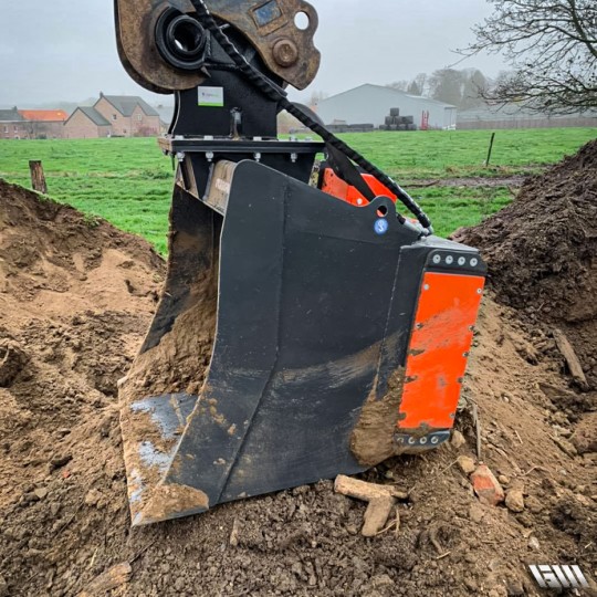 Godet cribleur à étoiles pour pelle hydraulique