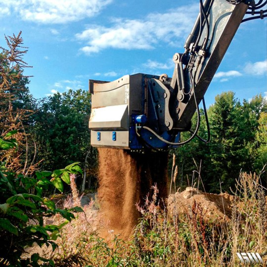 Godet cribleur/broyeur avec rotor et étoile multi applications
