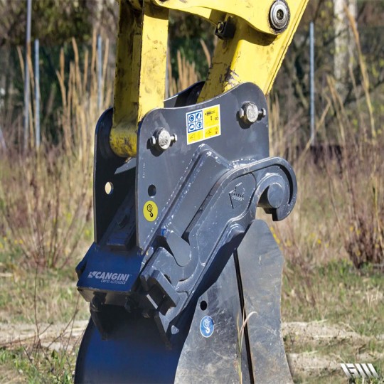 Attaches rapides mécanique et hydraulique pour pelle