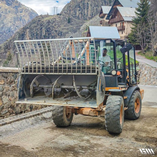 Godet mélangeur de béton pour chargeuse